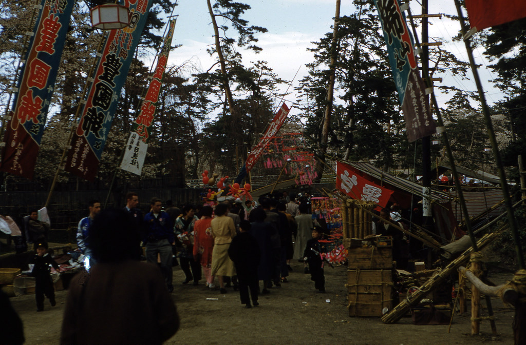 Rare Color Photographs Document Everyday Life in Japan in the Late ...