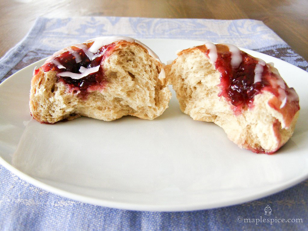 maple•spice: Sweet Cinnamon Berry Buns