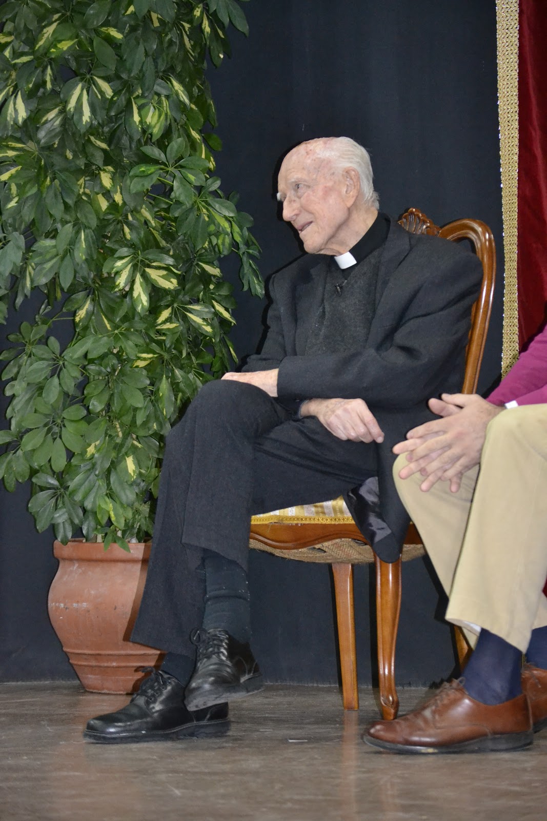 EXITOSA CHARLA DE FORMACIÓN DEL PADRE JORGE LORING