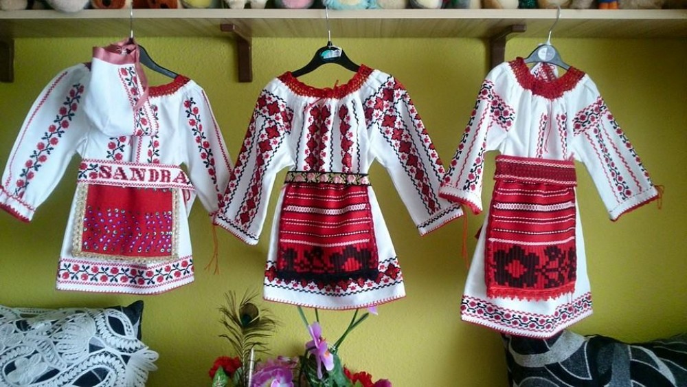 Costume populare: Costumul popular romanesc reprezinta vesnicia si ...