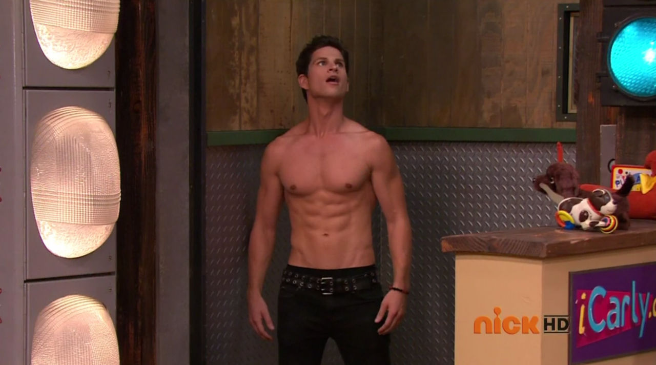 I Like Man: Daniel Booko Shirtless in iCarly