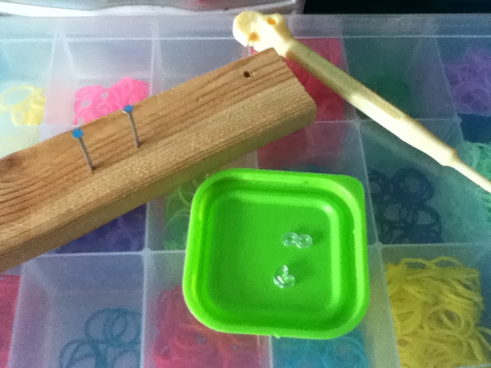 My World: Craft: Rubber Band Bracelet
