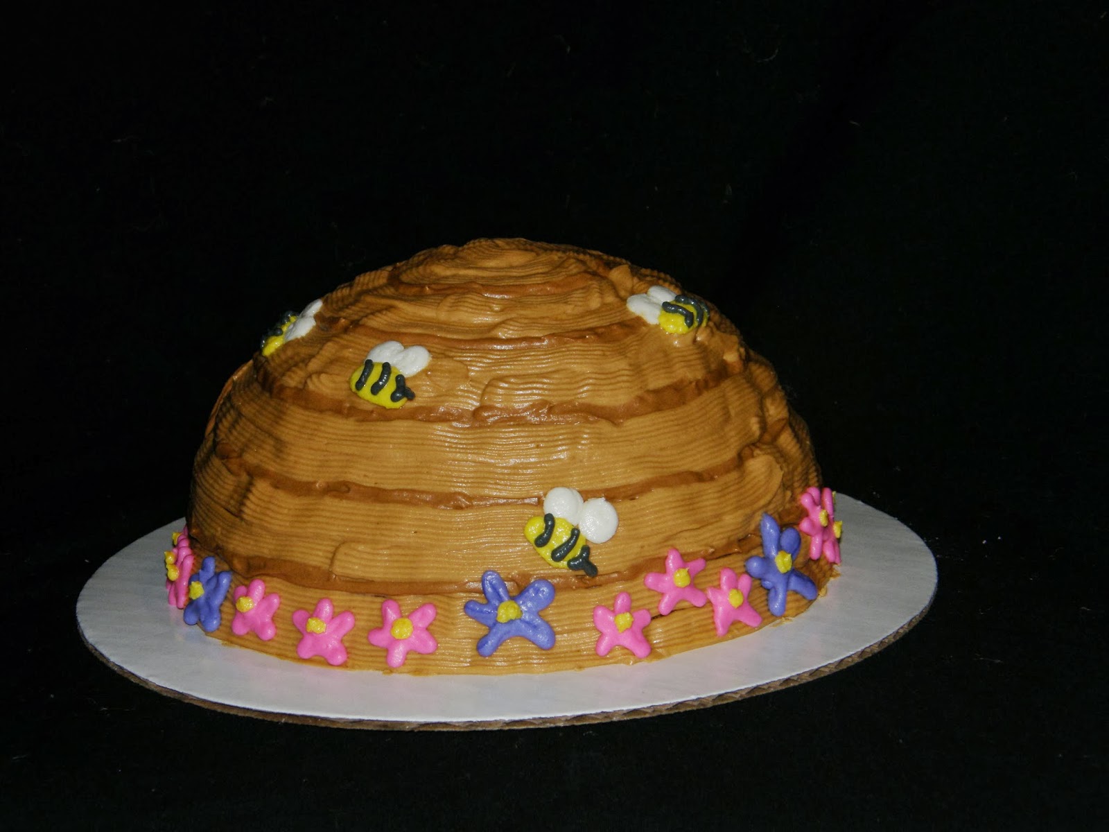 Mrs. Lydia's Kitchen: First Bee-day Cake