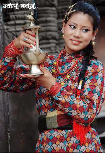 Newa Mirror: Newari beauty in tradational costumes