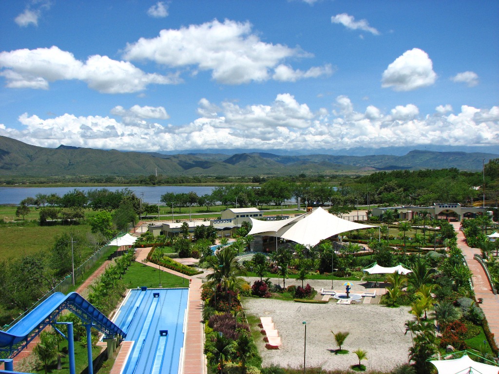 Noticias, Arte, Cultura y Turismo: PARQUE ACUÁTICO PLAYA EL JUNCAL