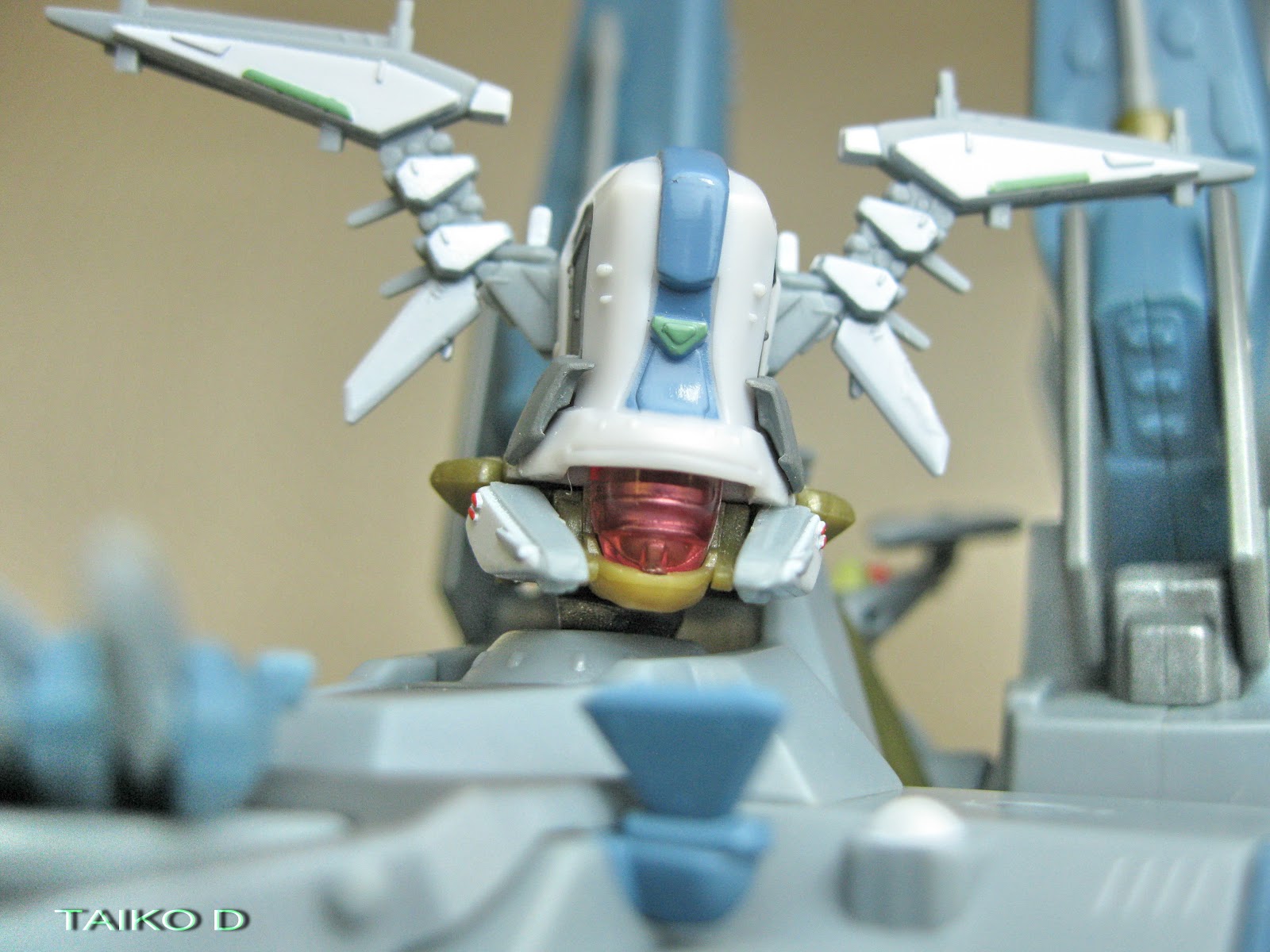 TOY ADDICT ZONE: MACROSS FRONTIER: DX MACROSS QUARTER..
