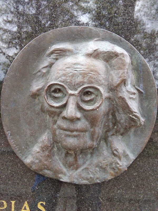 Patsaanmetsästäjä: Nokian kirkonmäen hautausmaalla