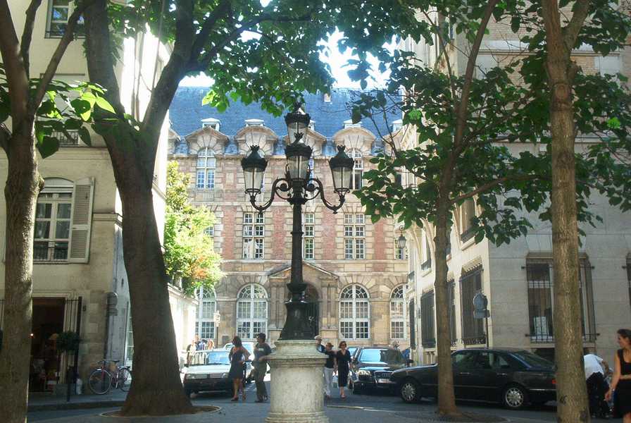 Saint-Germain Des Près ou l'Histoire d'Un Lieu