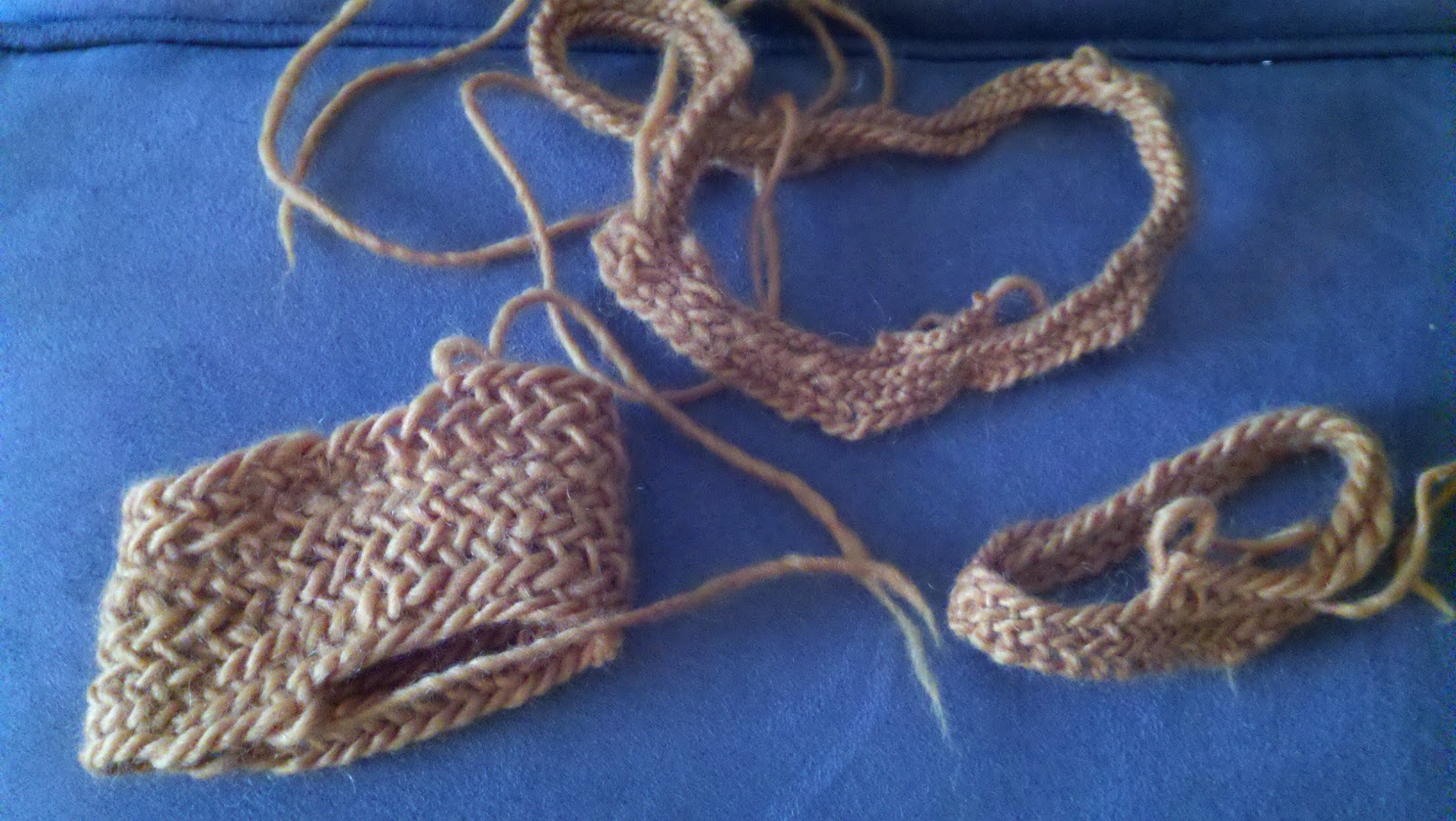 Medieval Threads: A&S 50 16: Learn Naalbinding: Oslo Stitch