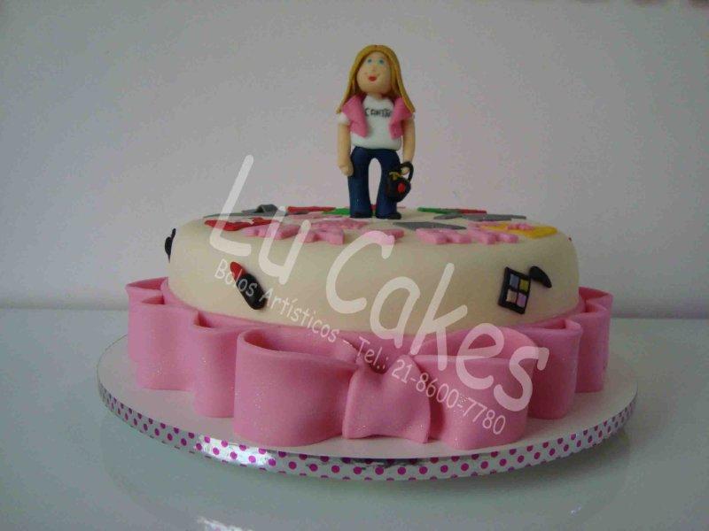 Lu Cakes - Bolos Artísticos: Bolo Roupas Femininas