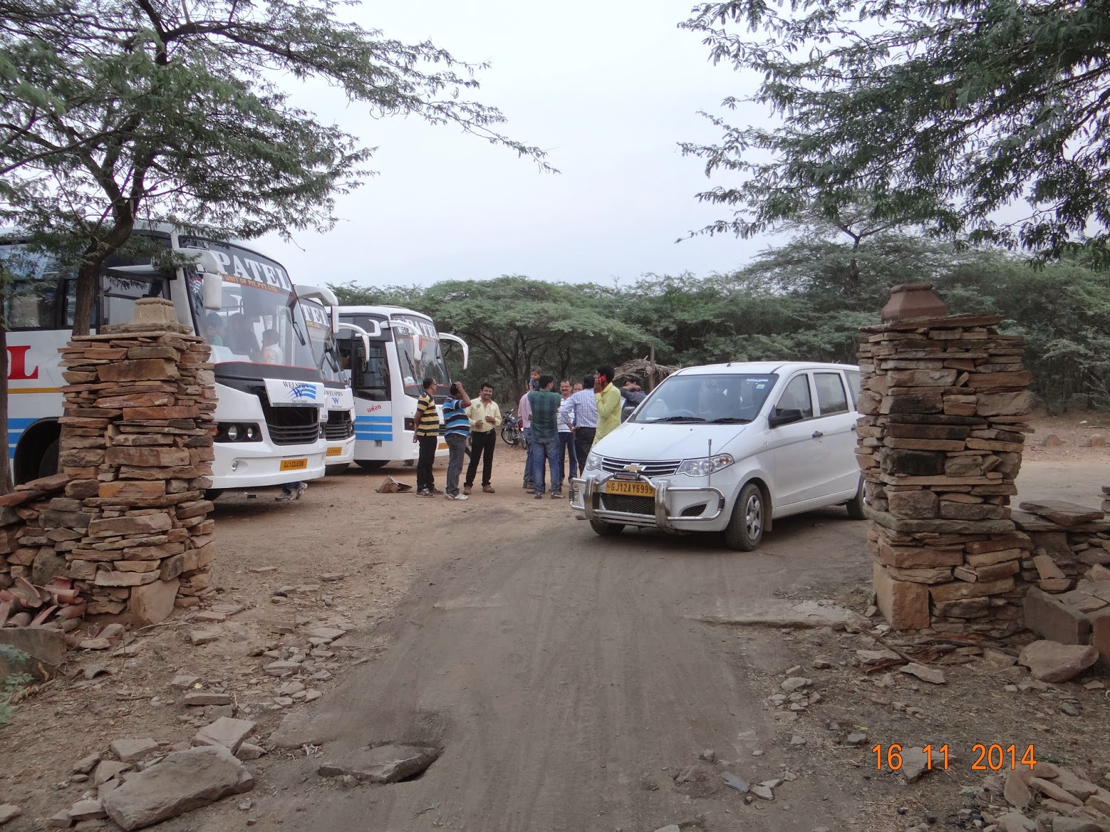 ITINERANTUR: HARRY'S TRAVEL BLOG: CHADVA RAKHAL- OFF THE BEATEN TRACK