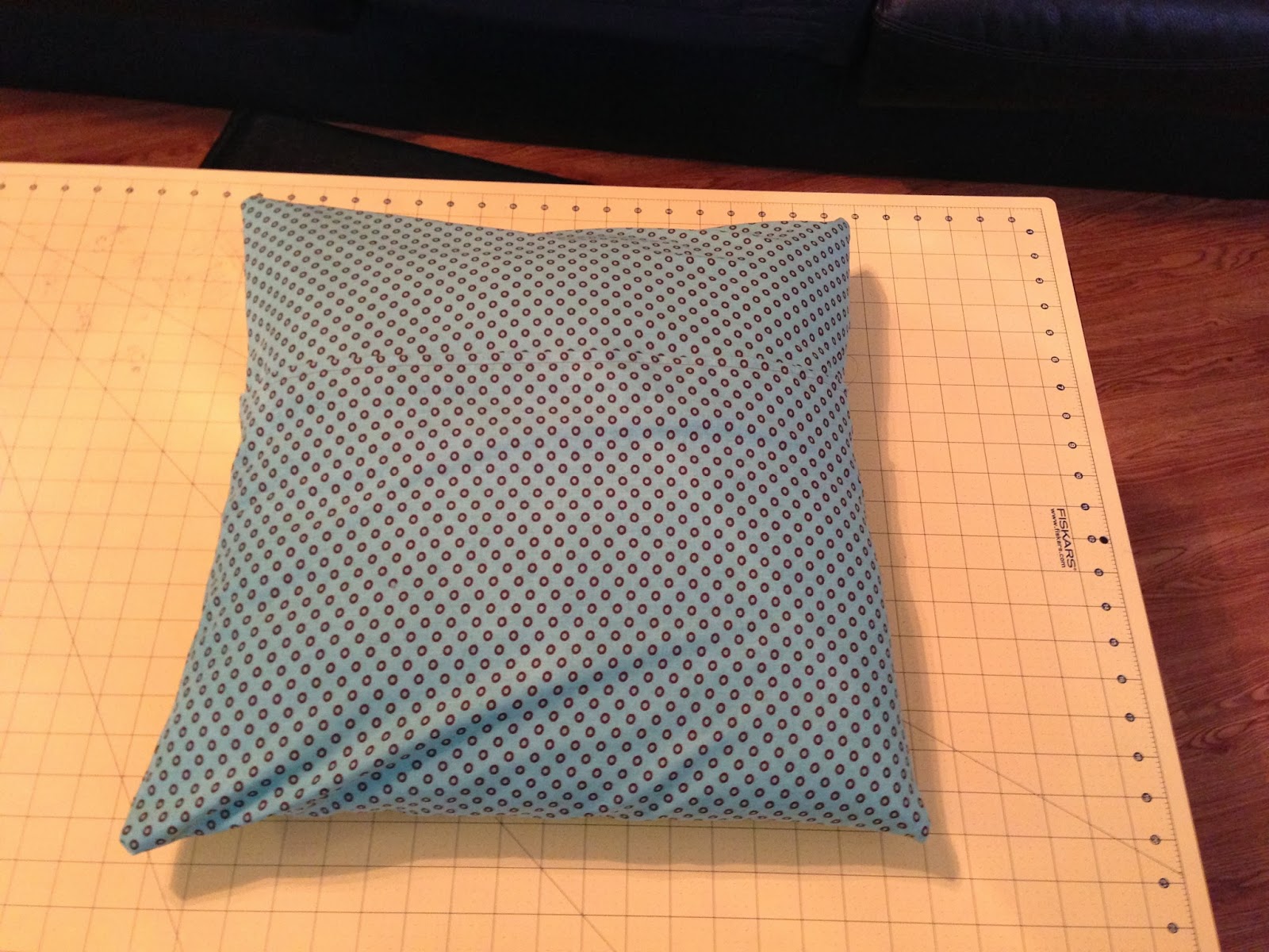 Easy Pillow Tutorial - Craft Dictator