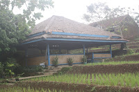 API HITAM KU: RUMAH MAKAN MANG YEYE