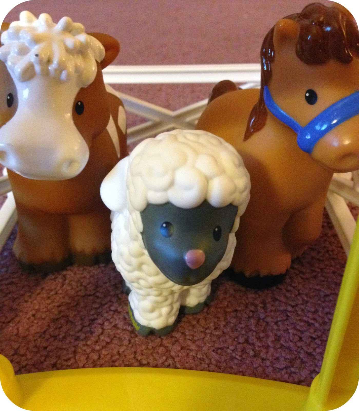 Life Unexpected: The Fisher Price Little People Animal Sounds Farm Review