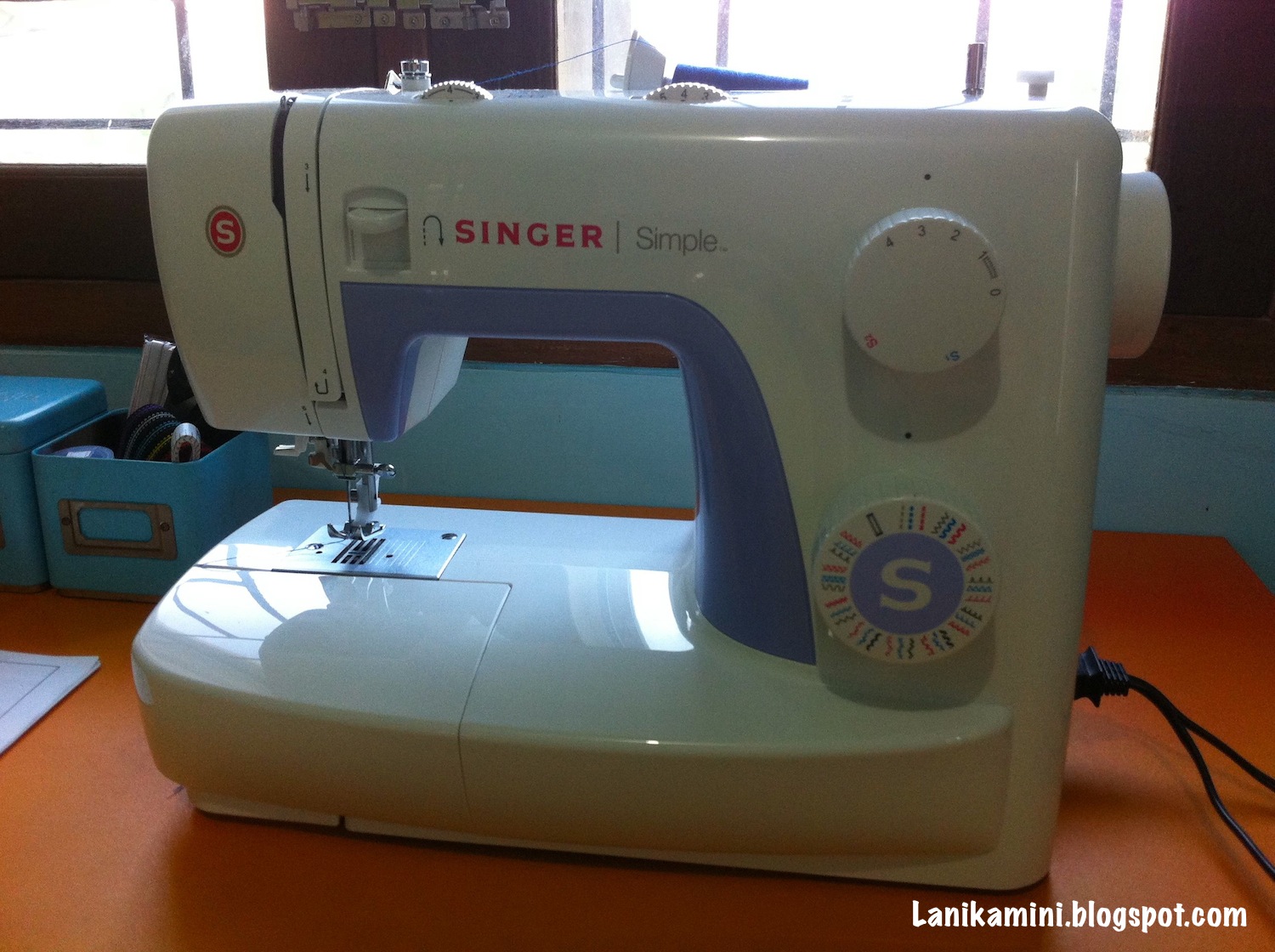 Lani Kamini : Unboxing: Mesin Jahit Singer Simple 3232