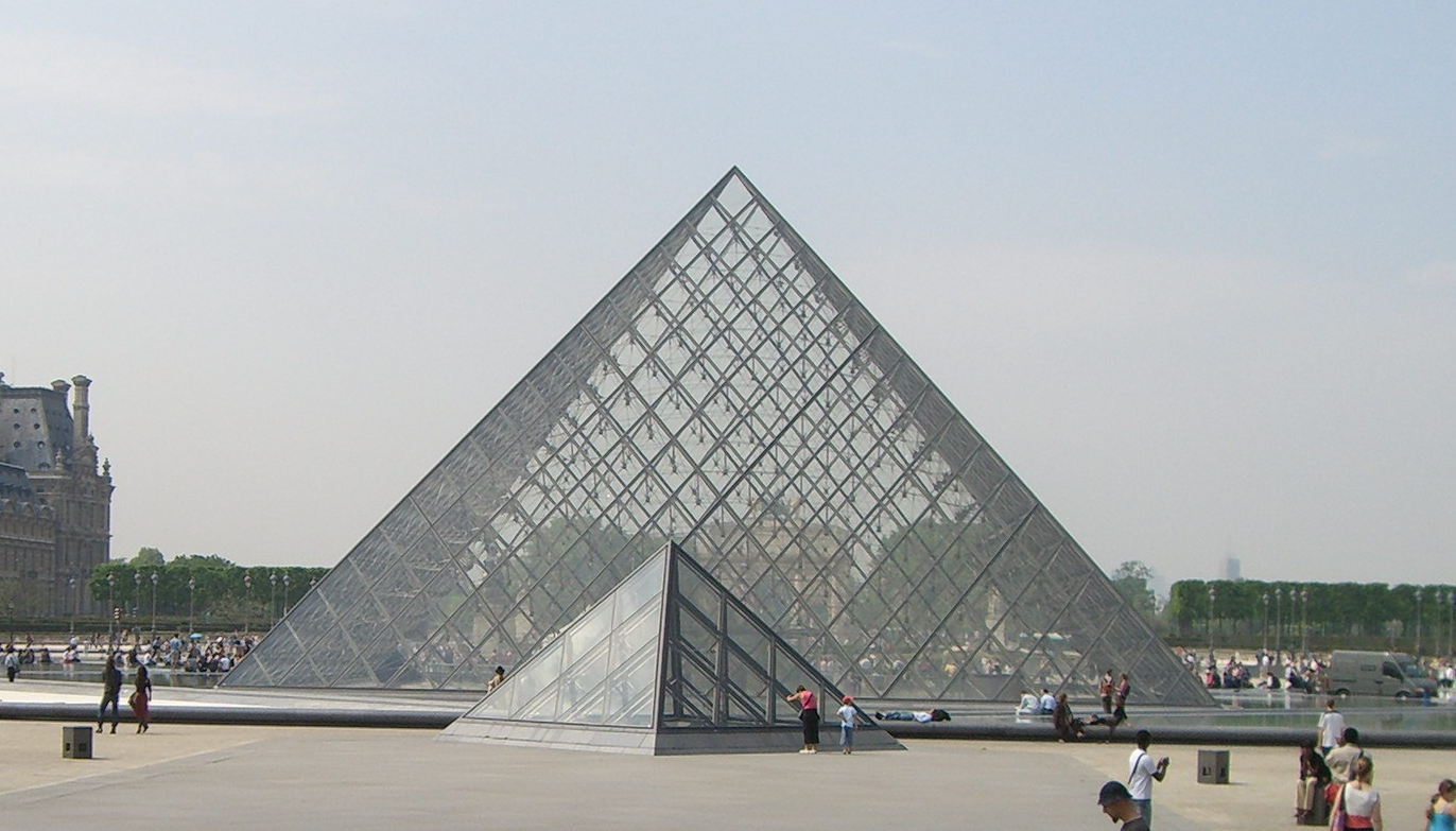 Les Arts plastiques : Pyramide de Louvre