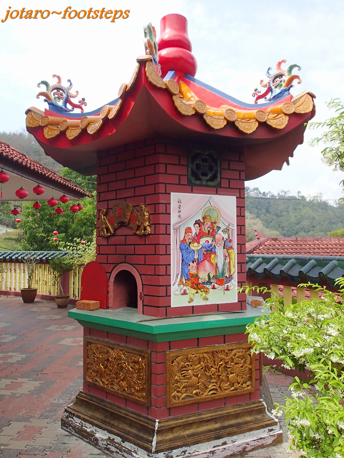 Footsteps - Jotaro's Travels: Sites : Sak Dato Broga Temple (石拿督庙)