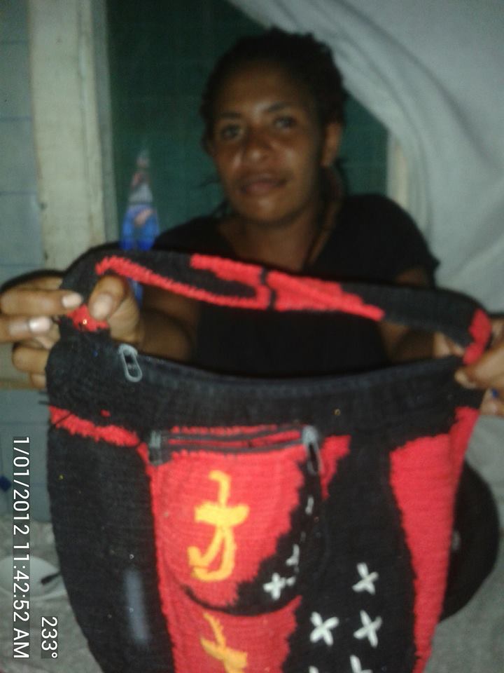 PNG Online Souvenir Sales: Each bilum tells a story, recalls a personal ...