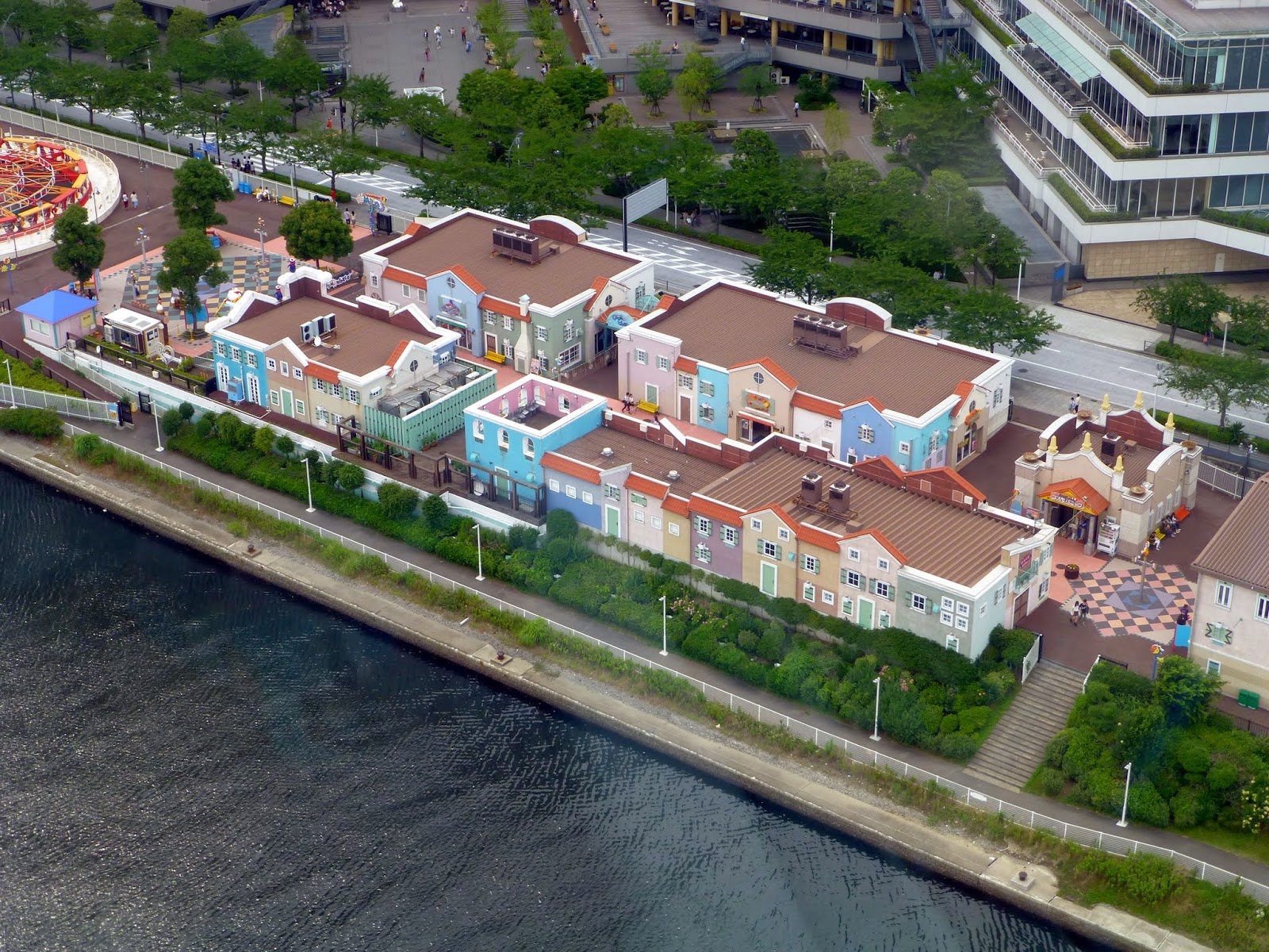 Chaos and Kanji: Yokohama Cosmo World from the Ferris Wheel