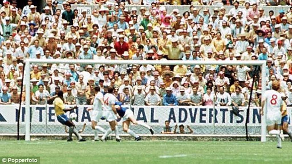 Sir PELÉ, THE KING OF FOOTBALL: A defesa do século ( the save of the ...