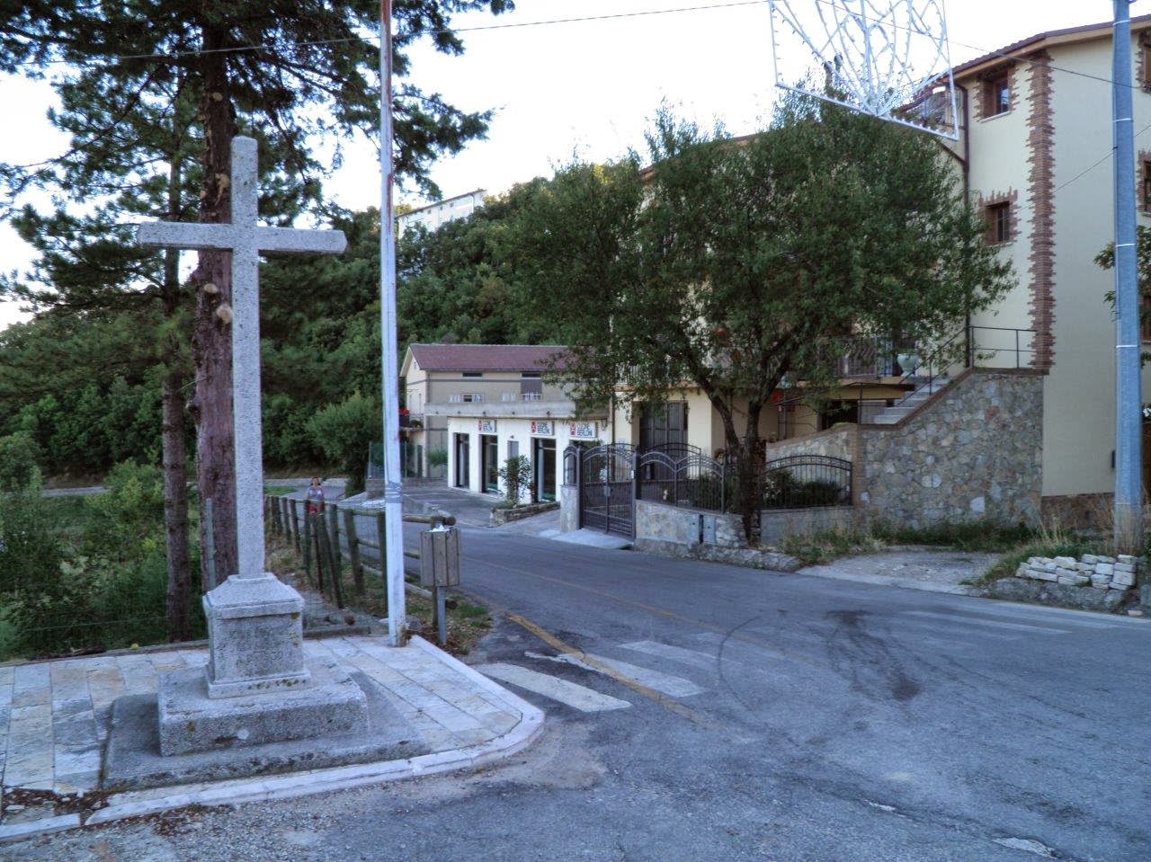 Tabernacoli italiani: Castelmauro. Crocifisso