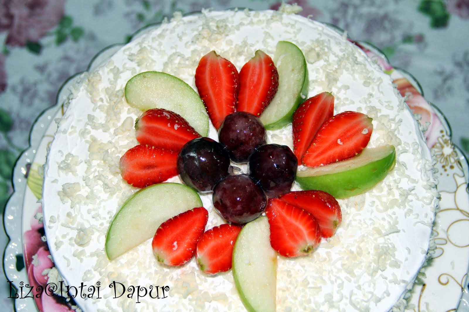 INTAI DAPUR: Fresh Fruit Garden Cake / Kek Buah Buahan Segar....Happy ...