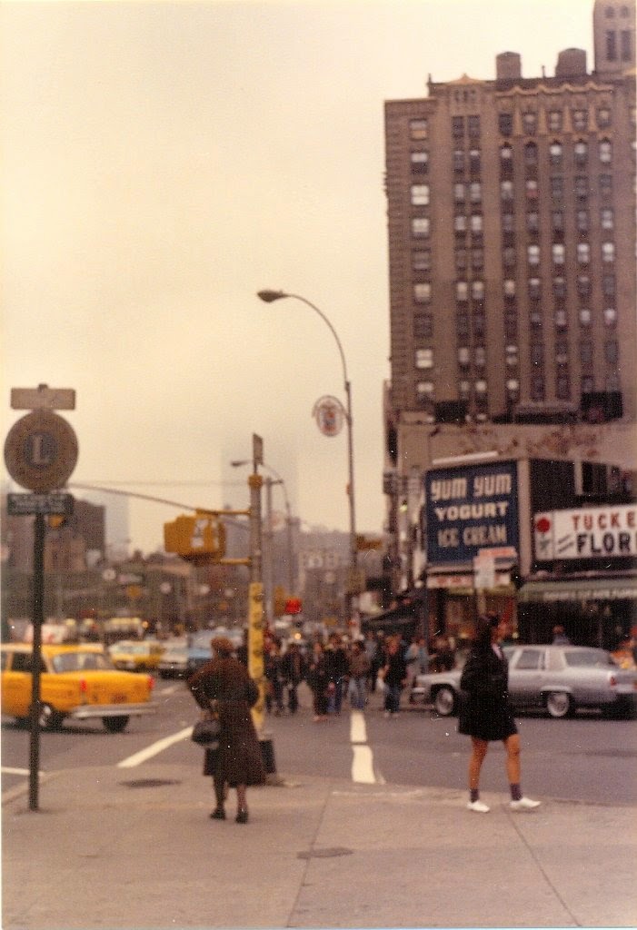 Amazing Photographs Capture Street Scenes of New York City in 1982-1983 ...
