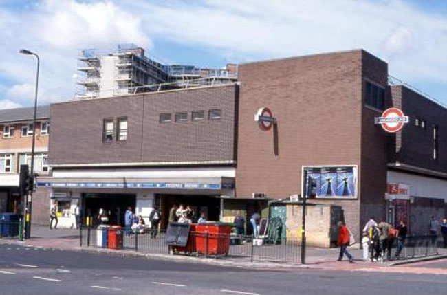 Ways into the Tube - a history of London's Underground stations ...