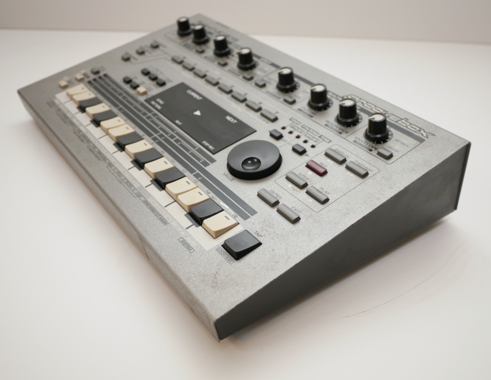 MATRIXSYNTH-B: ROLAND MC-303 Groovebox