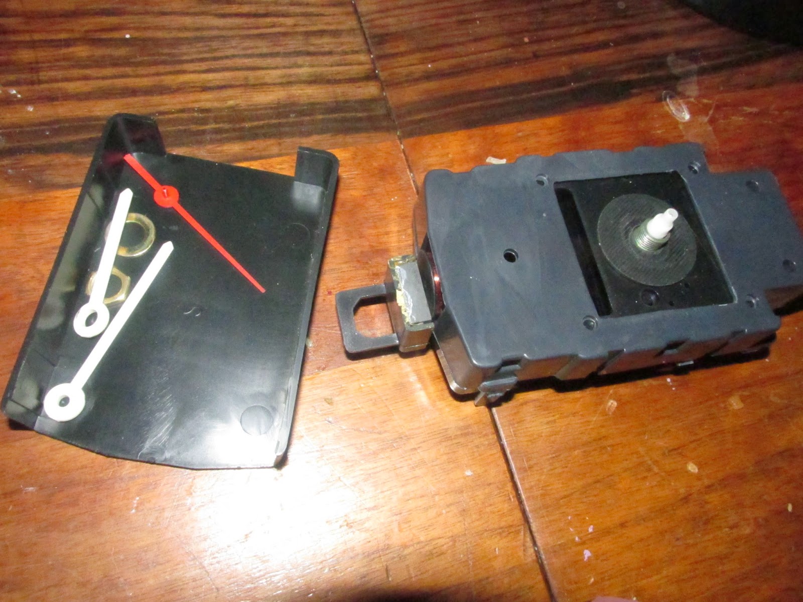 Becoming SuperMommy: Personalized Dancing Clock #DIY #upcycle #tutorial