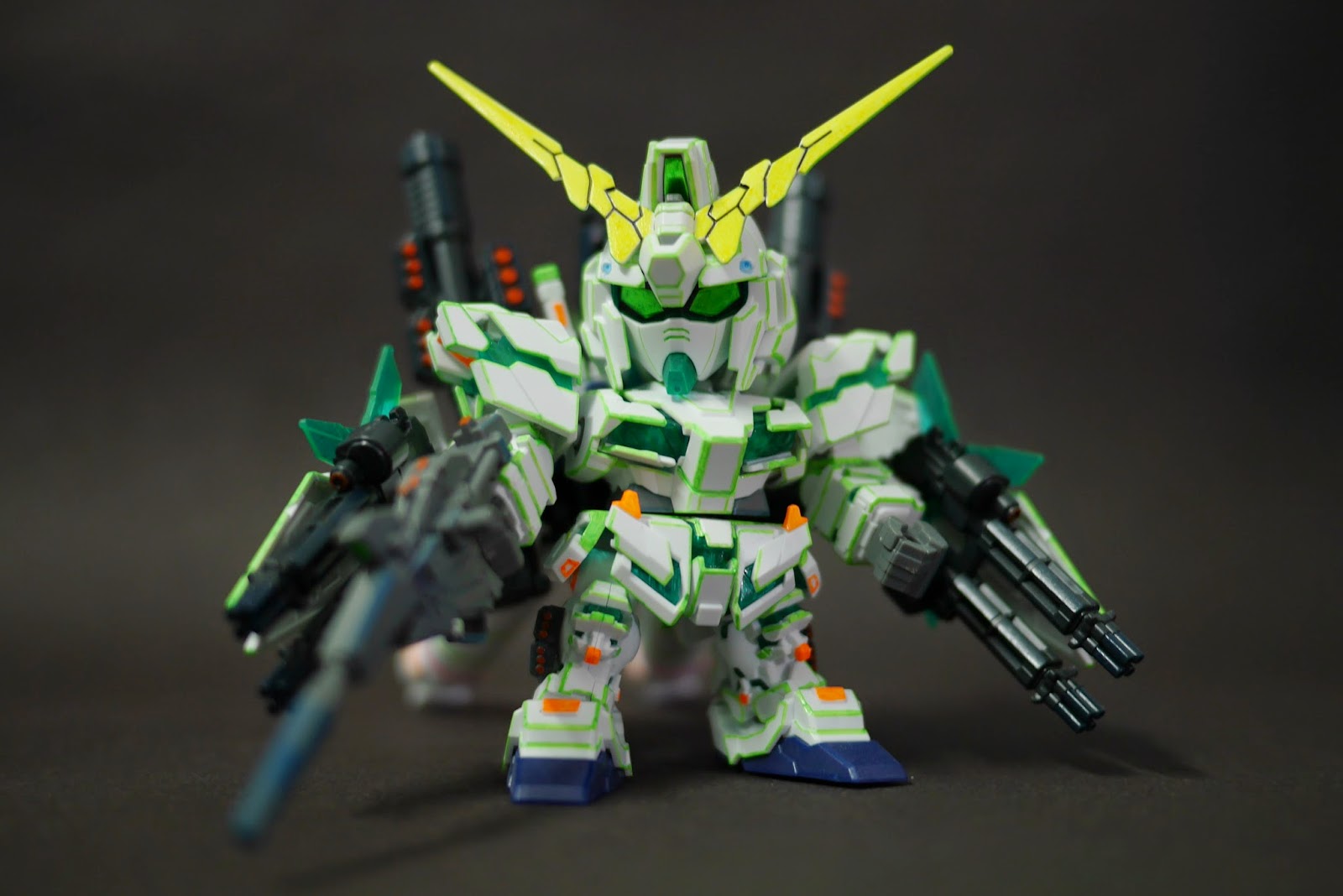 SD Full Armor Unicorn Gundam + Neon Markers Custom Build