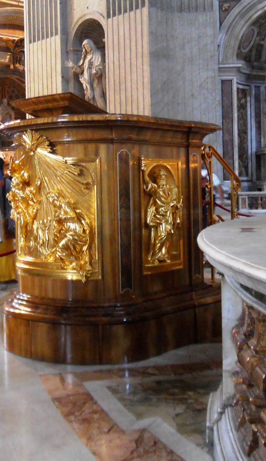 New Liturgical Movement: A New Pulpit for Papal Mass at St. Peter's ...