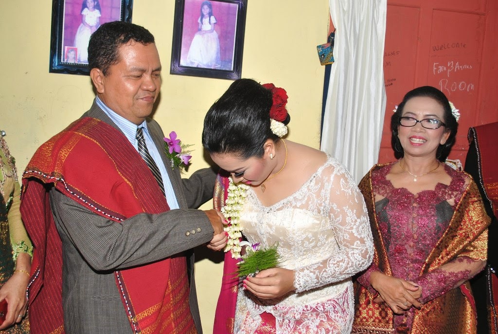 Kebaya for Martumpol + Pemberkatan & Make up Artist for Pemberkatan ...