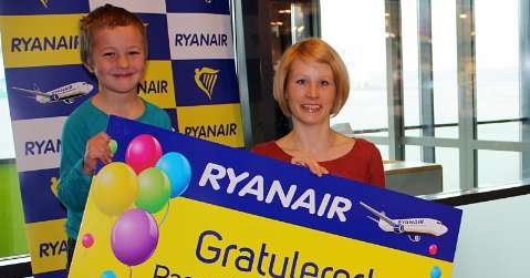 OSLOAIRPORTS.COM: Ryanair feirer 10 millioner passasjerer i Norge
