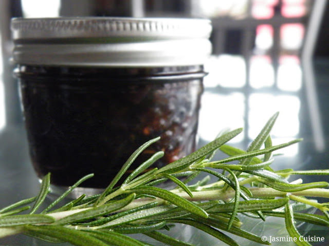 Confit d'oignon au vinaigre balsamique et au romarin - Jasmine Cuisine