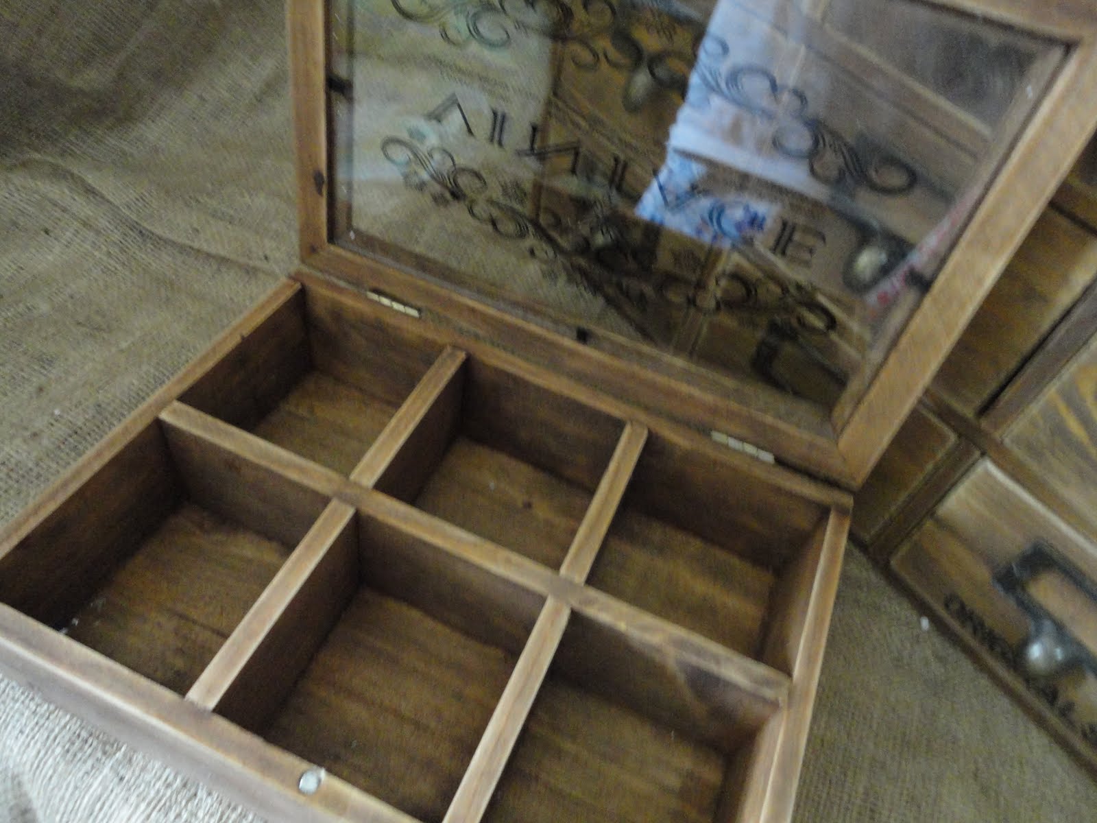 Little Zakka Shop: #1916 Compartmentalised "Vintage" Box