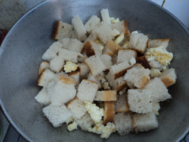 ON THE ROOF IN THE RAIN...: Bread bhurji with egg & cheese