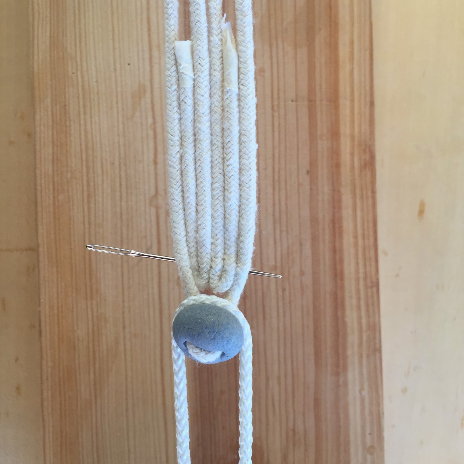 Knots and fiber bracelets: Setting up the loom - String weave tapestry ...