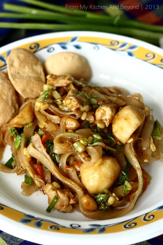 Frank and Mikes Bakery: Stir- Fried Ho Fun Noodles
