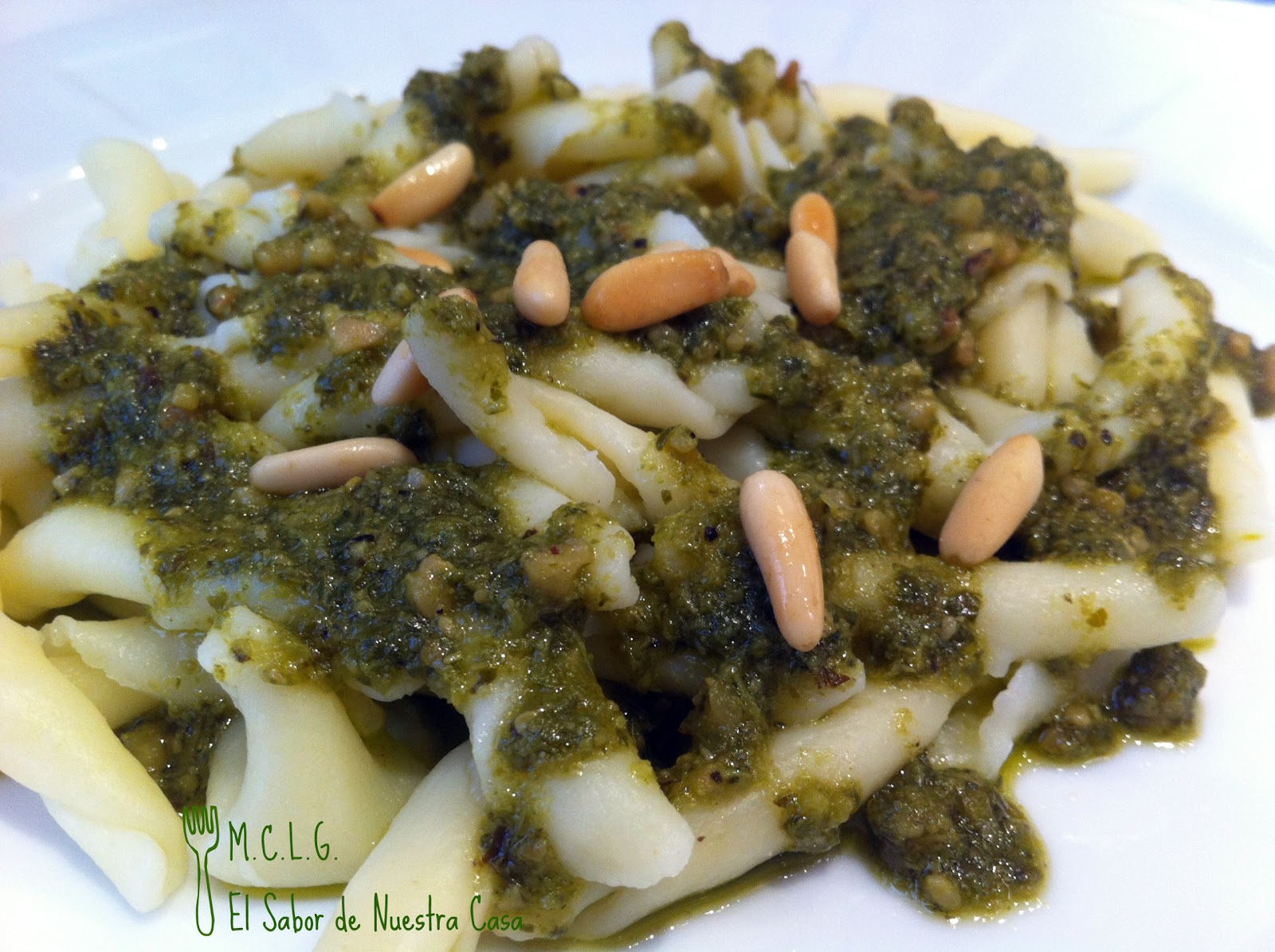 EL SABOR DE NUESTRA CASA: PASTA AL PESTO DE PIÑONES