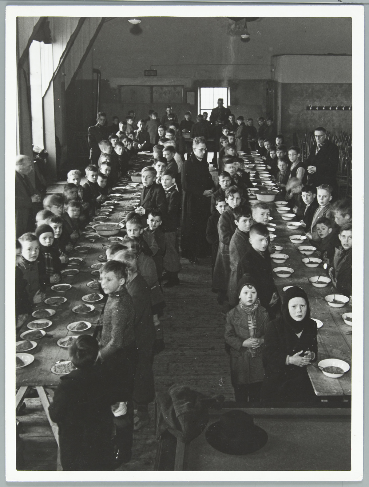 World 1900 - 1950: Dutch famine of 1944-1945 ( known as the Hongerwinter)