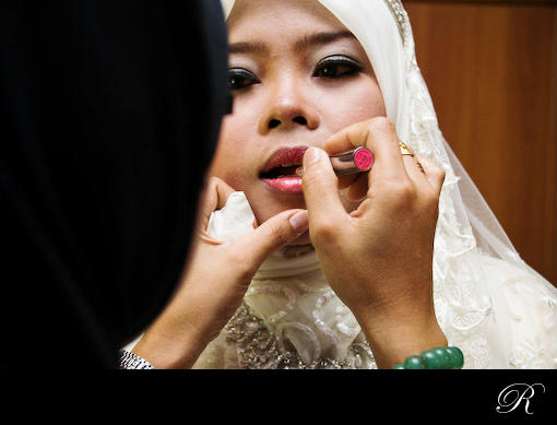 barefooted: Peranan 'Mak Andam'