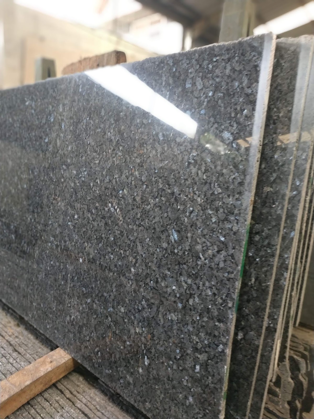 5.GRANIT BLUE PEARL HARGA 1,6 JT PER METER HARGA SUDAH TERMASUK PASANG ...