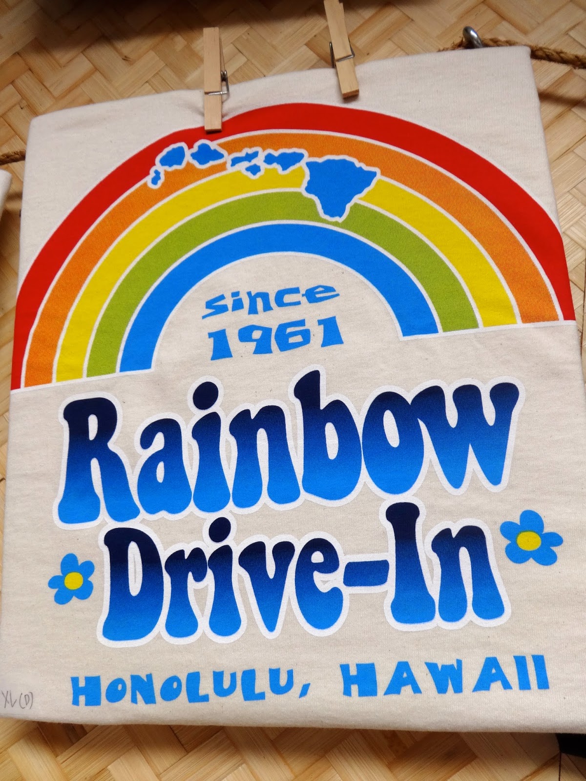 eatamarthacupcake: Rainbow Drive In