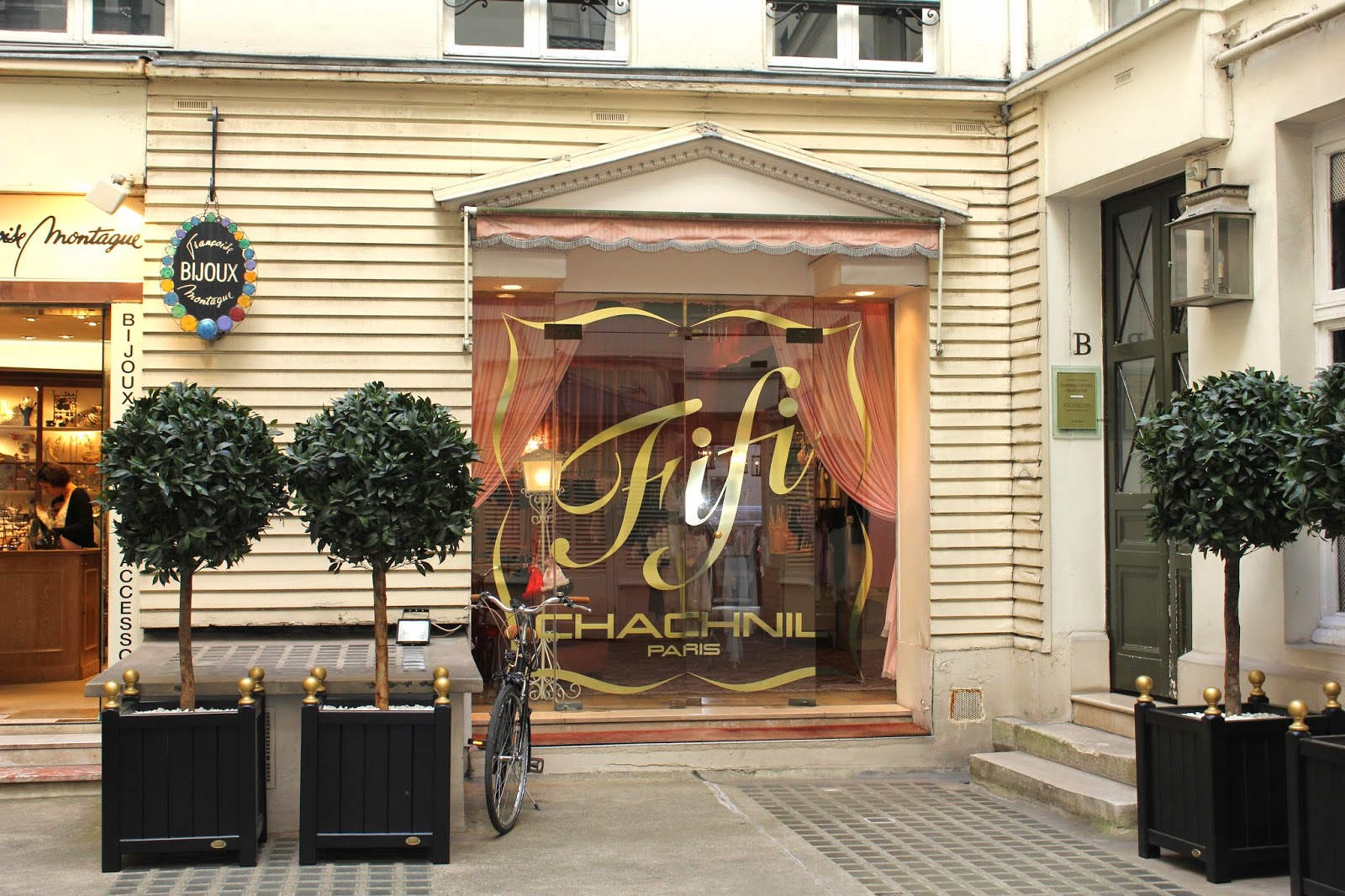 María Luisa Skin: París II: Fifi Chachnil y la lencería de París