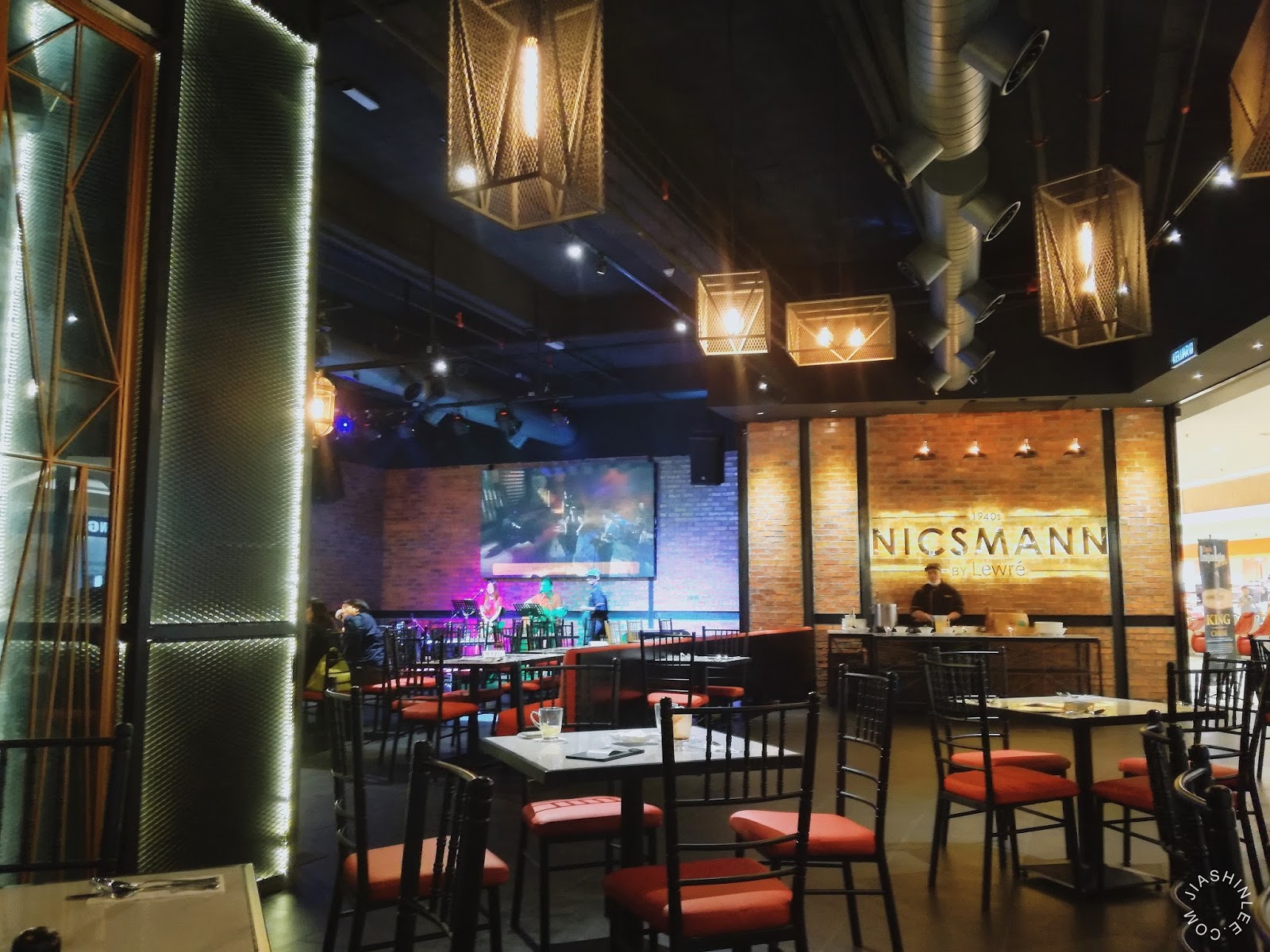 Cheesy Cheese Wheel Pasta at Nicsmann 1940s By Lewré The Starling - Jia ...