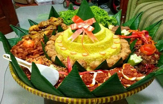 cara menghias nasi tumpeng