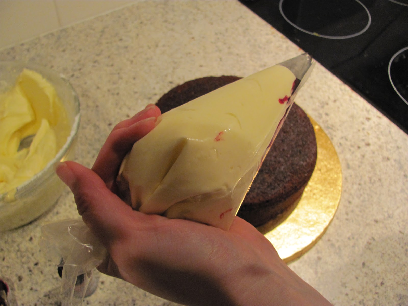 Mrs Cake: How to Pipe Icing Roses