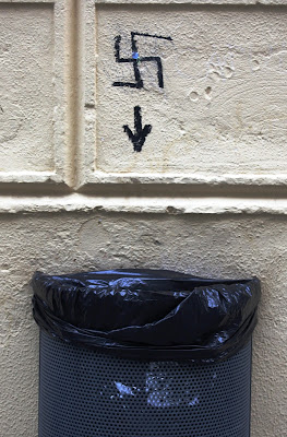 Calle Ancha: Cruz gamada