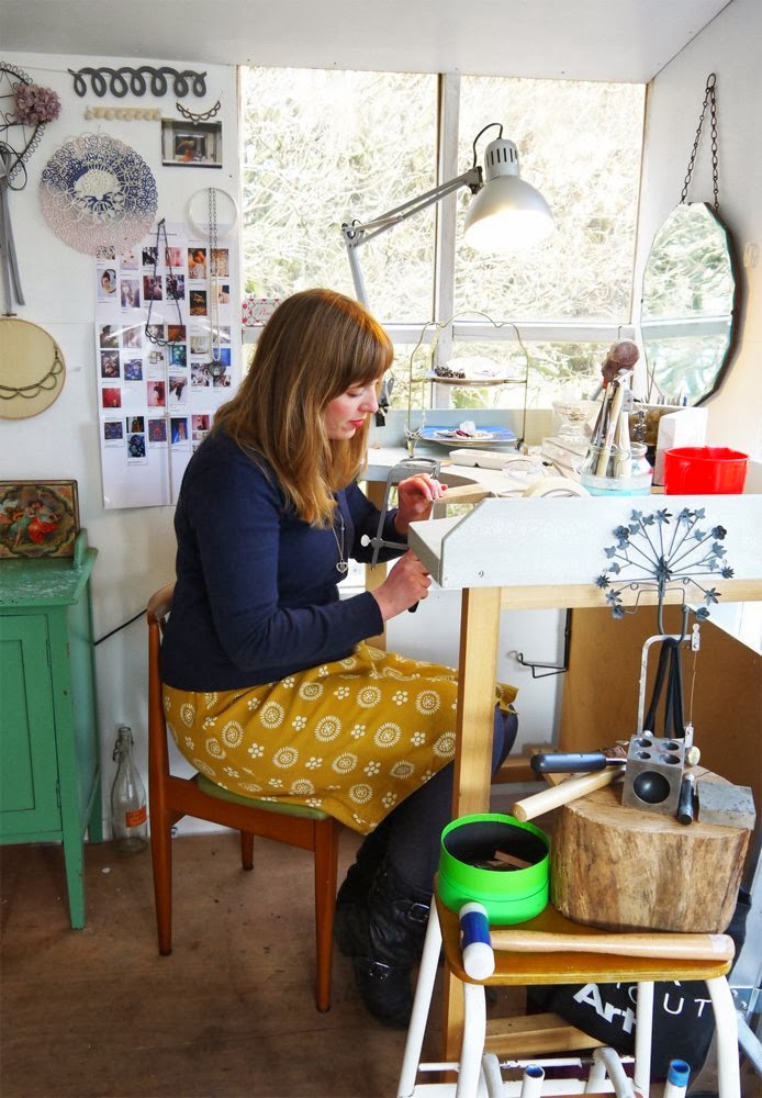 我們看到了。我們是生活@家。: 這是蘇格蘭Ebba與Andy和孩子Euan Goring的家，明亮溫馨！